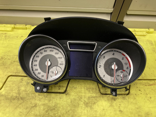 2013-2018 MERCEDES GLA 2.1 DIESEL SPEEDOMETER INSTRUMENT CLUSTER A156 ...