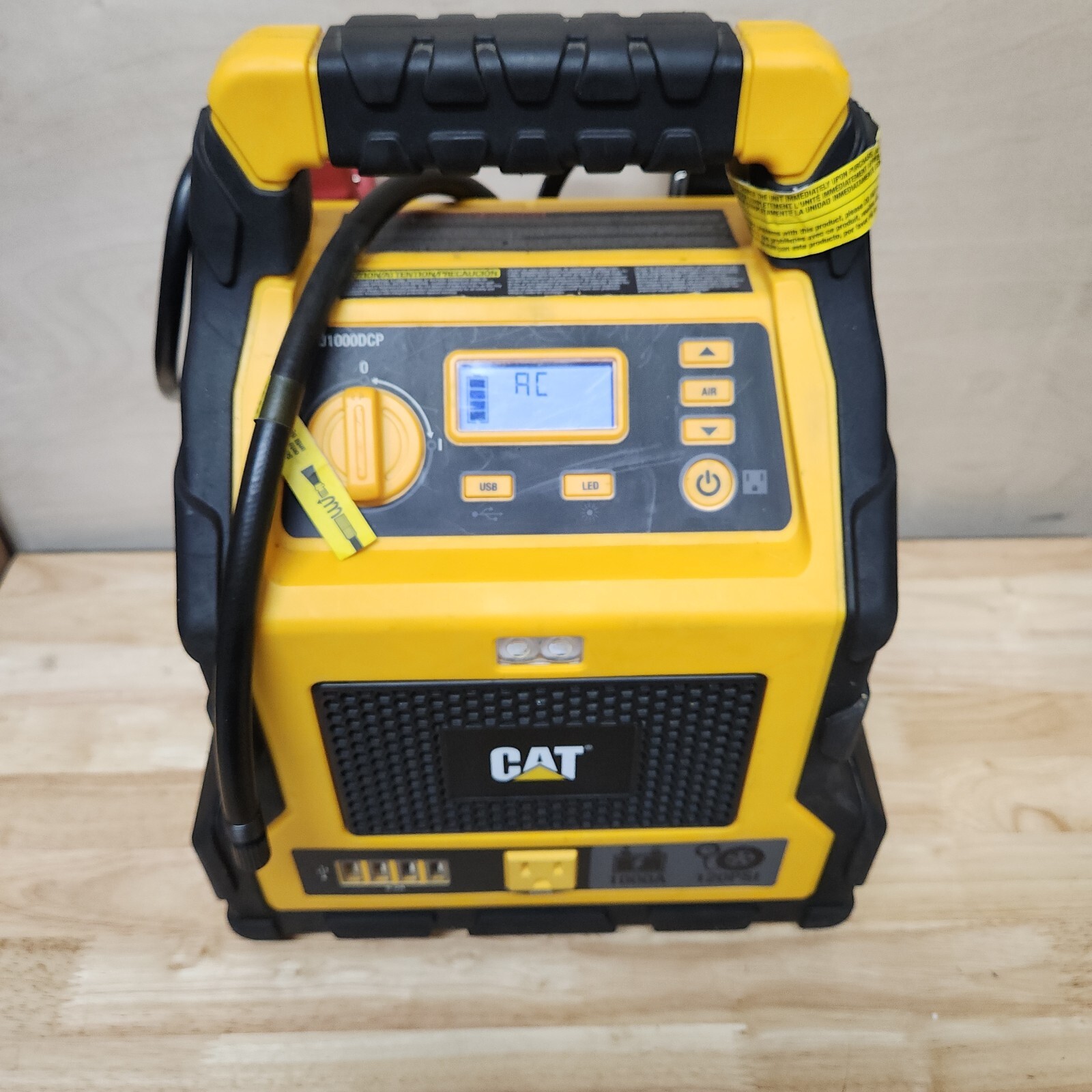 CAT Cj1000cp 1000 Peak Amp Jump Starter Power Station Air Compressor ...