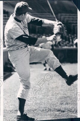 1968 James Jim Maloney Cincinnati Reds Hall of Fame Pitcher Work Out ...