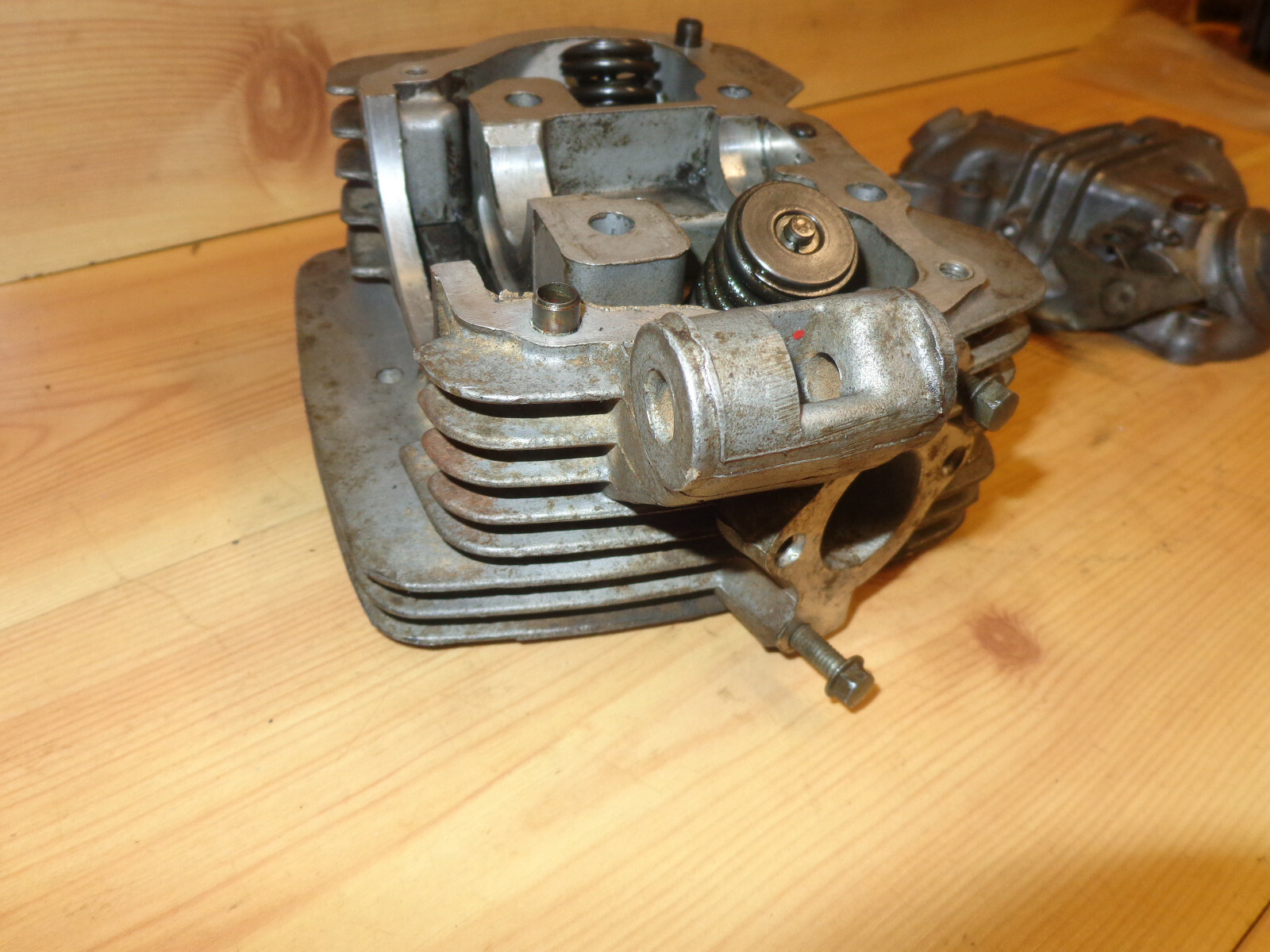 1985 Honda ATC185 ATC 185 Motor Engine Cylinder Head Valve Cover Valves ...