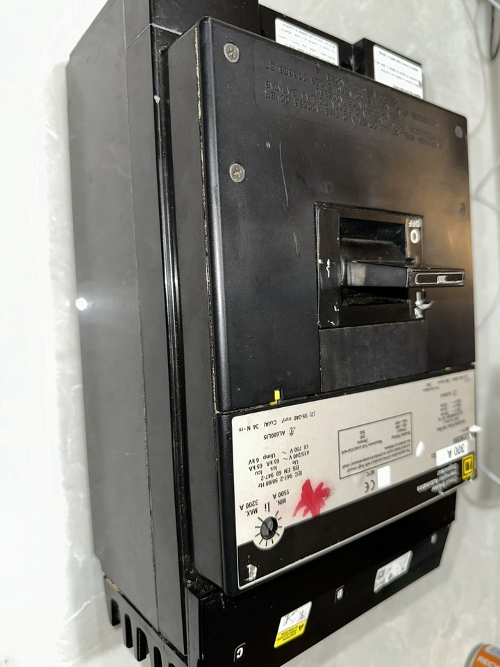 LC36300 SQUARE D I-Line Circuit Breaker 300A 600V 3P 3PH LC 300 AMP 600 ...