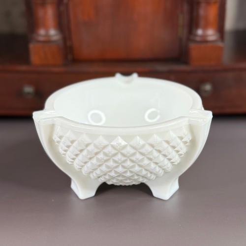 LE Smith Diamond Point Milk Glass Decorative Smoking Ashtray Catchall ...