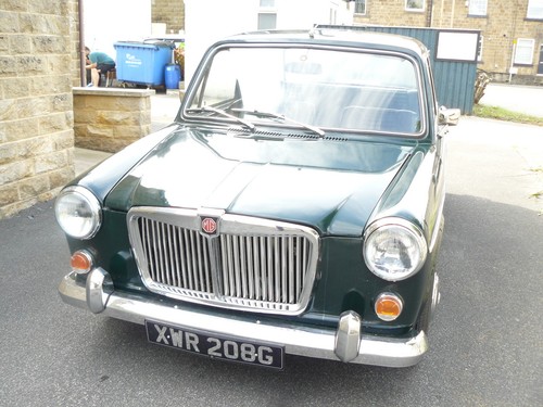 CLASSIC MG 1300 2 DOOR SALOON 1969 | eBay UK