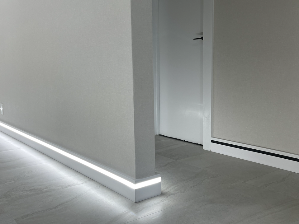 Baseboard Moldings with LED diffuser. Water resistant and wasy to ...