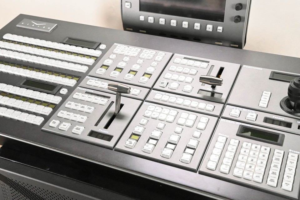 Ross Vision QMD 2 M/E Video Switcher with Vision 2 Panel and ...