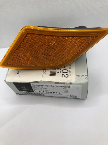 A 2048200221 Mercedes Benz Side Marker Light Bumper Cover Right Front ...