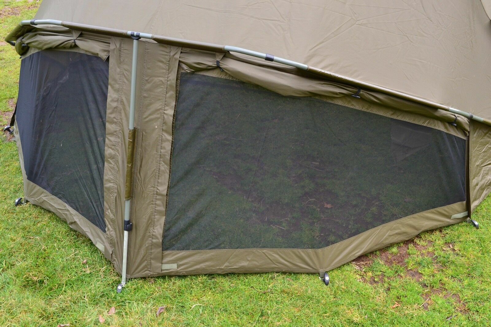 **SET-UP ONCE ONLY** Extra Large 2 / 3 man Bivvy (One of the Largest in ...