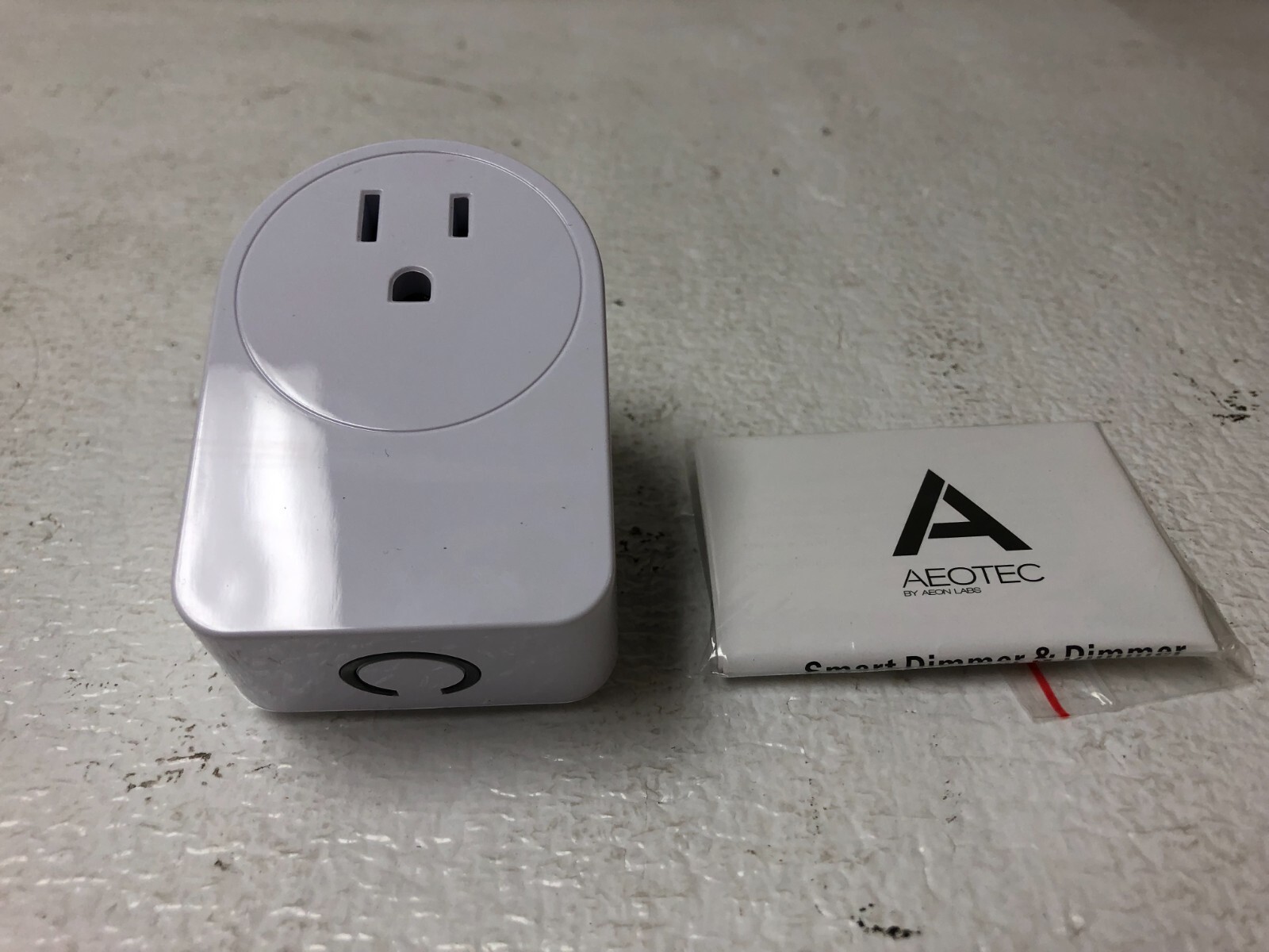 Aeotec+Z-Wave+Smart+Energy+Plug+In+Dimmer+2nd+Edition+DSC25-ZWUS for ...