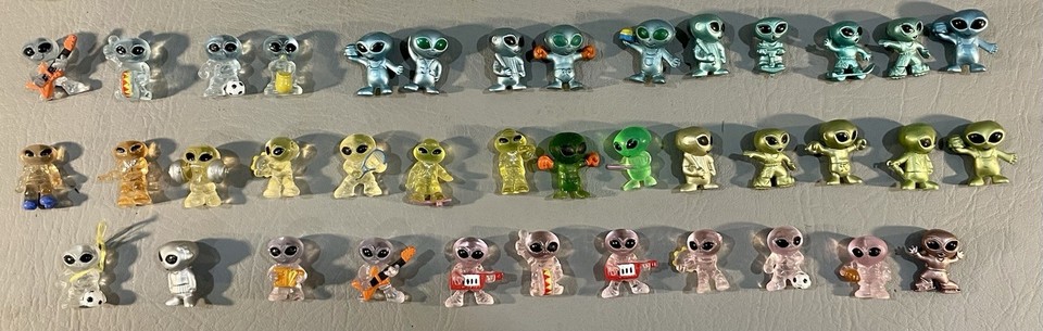 Lg Lot 67 Space ALIEN Gumball Vending Machine Toy Prize Key Chain 1-3 ...