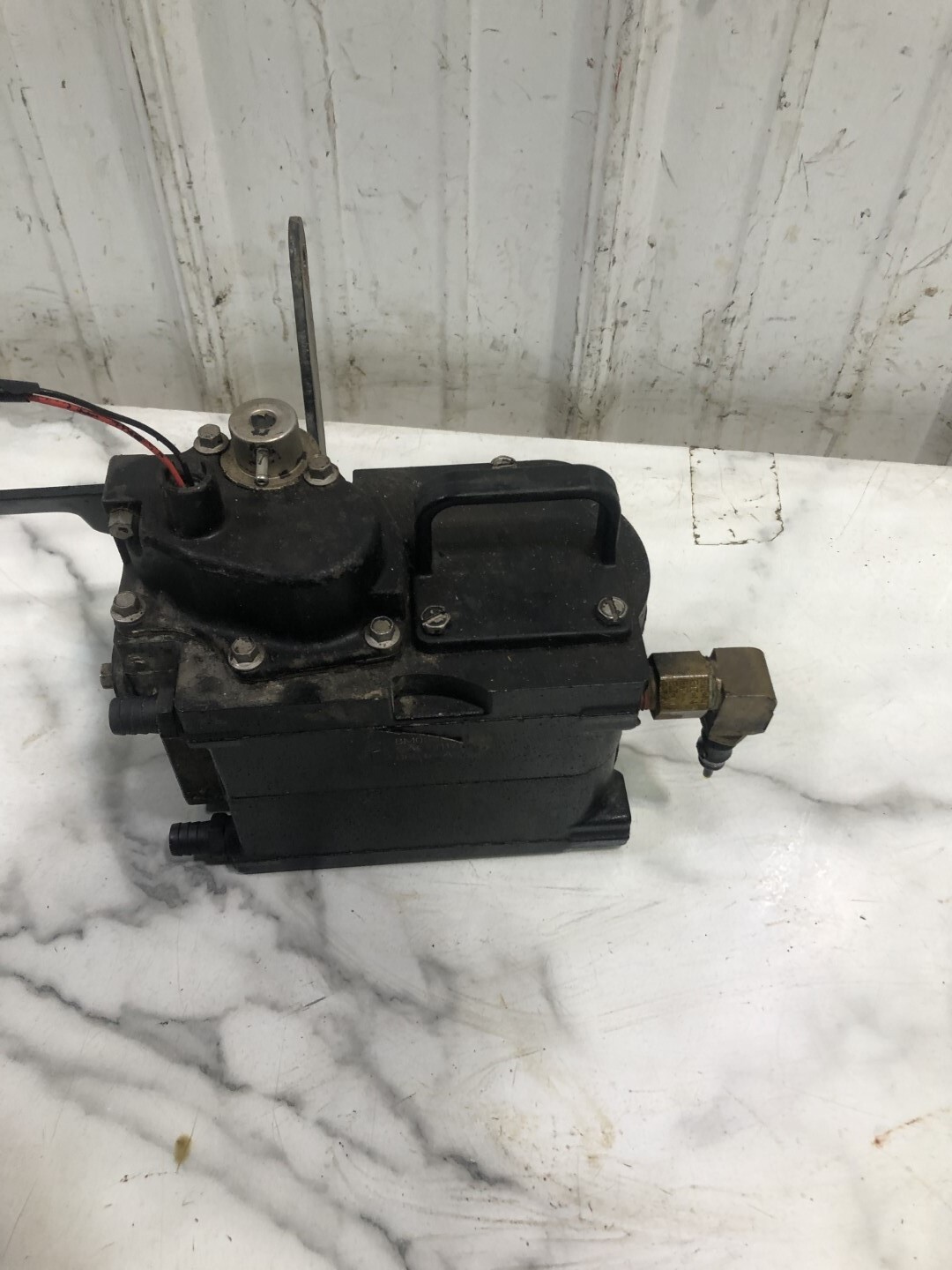 09 Mercury Marine MerCruiser 5.0 MPI GM 305 cool fuel 3 pump 8M0064750 ...