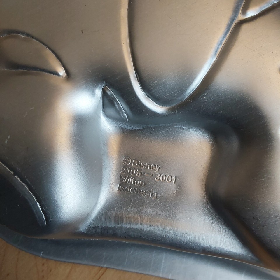 Wilton Winnie the Pooh & Tigger& Bugs Bunny Cake Baking Pans Characters ...