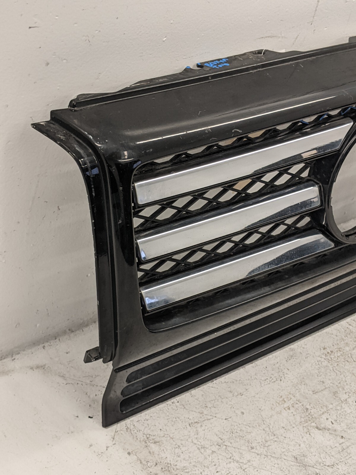 2002-2005 Mercedes G-Class Front Grille A4638880015 OEM #215663 DAMAGED ...