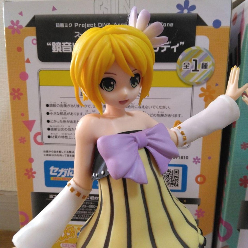 Hatsune Miku & Kagamine Rin Colorful Drop Cheerful Candy SPM Figures ...