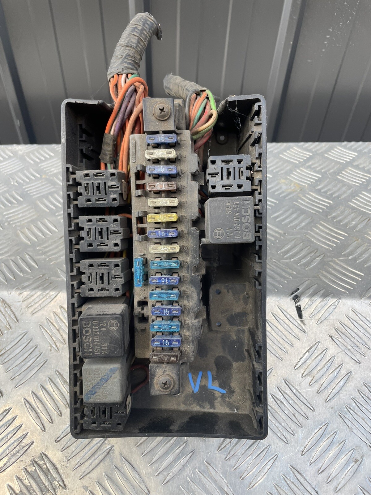 COMMODORE VL RB30 6CYL FUSE BOX | eBay