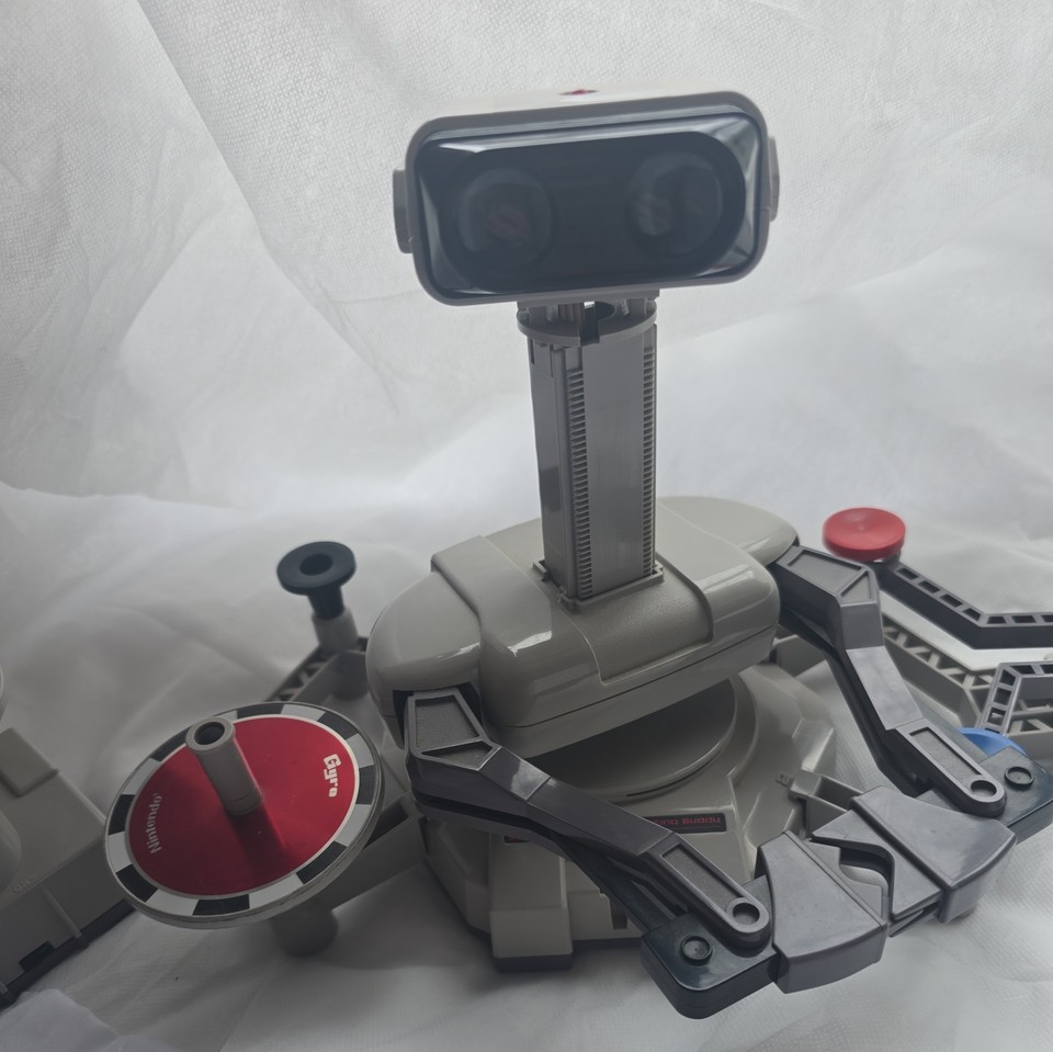 Nintendo NES ROB the Robot w all attachments ORIGINAL EX SHAPE Untested ...