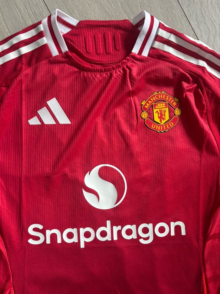 LUKE SHAW Hand Signed Manchester United 2024/25 Football Shirt Proof ...