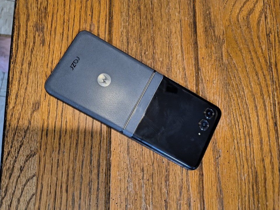 Motorola Razr 2024 - Boost - Koala Grey - 256GB - Flawless | eBay
