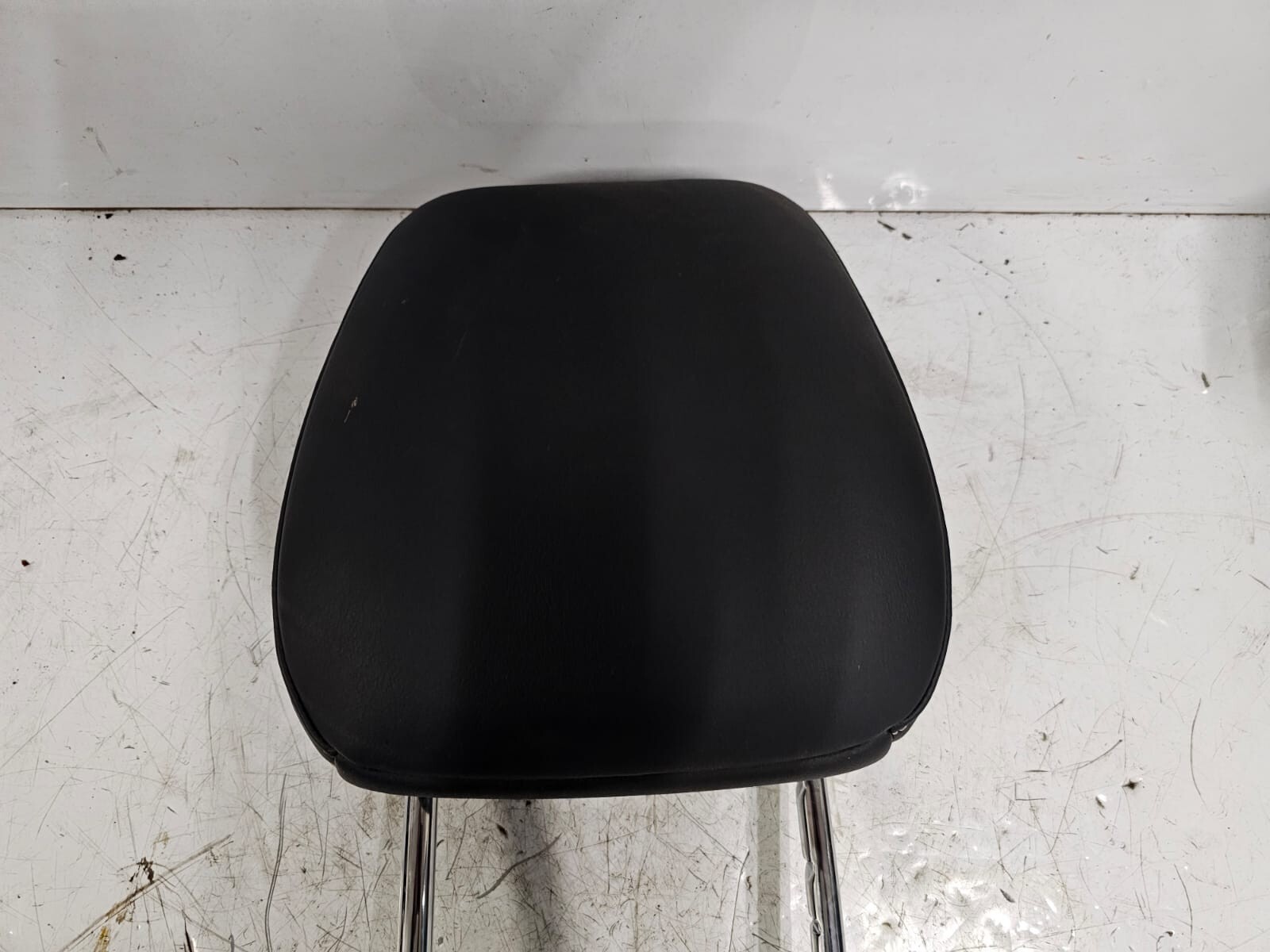 Ford Focus Headrest Front Headrest WINDSOR LEATHER EBONY White Stitch ...