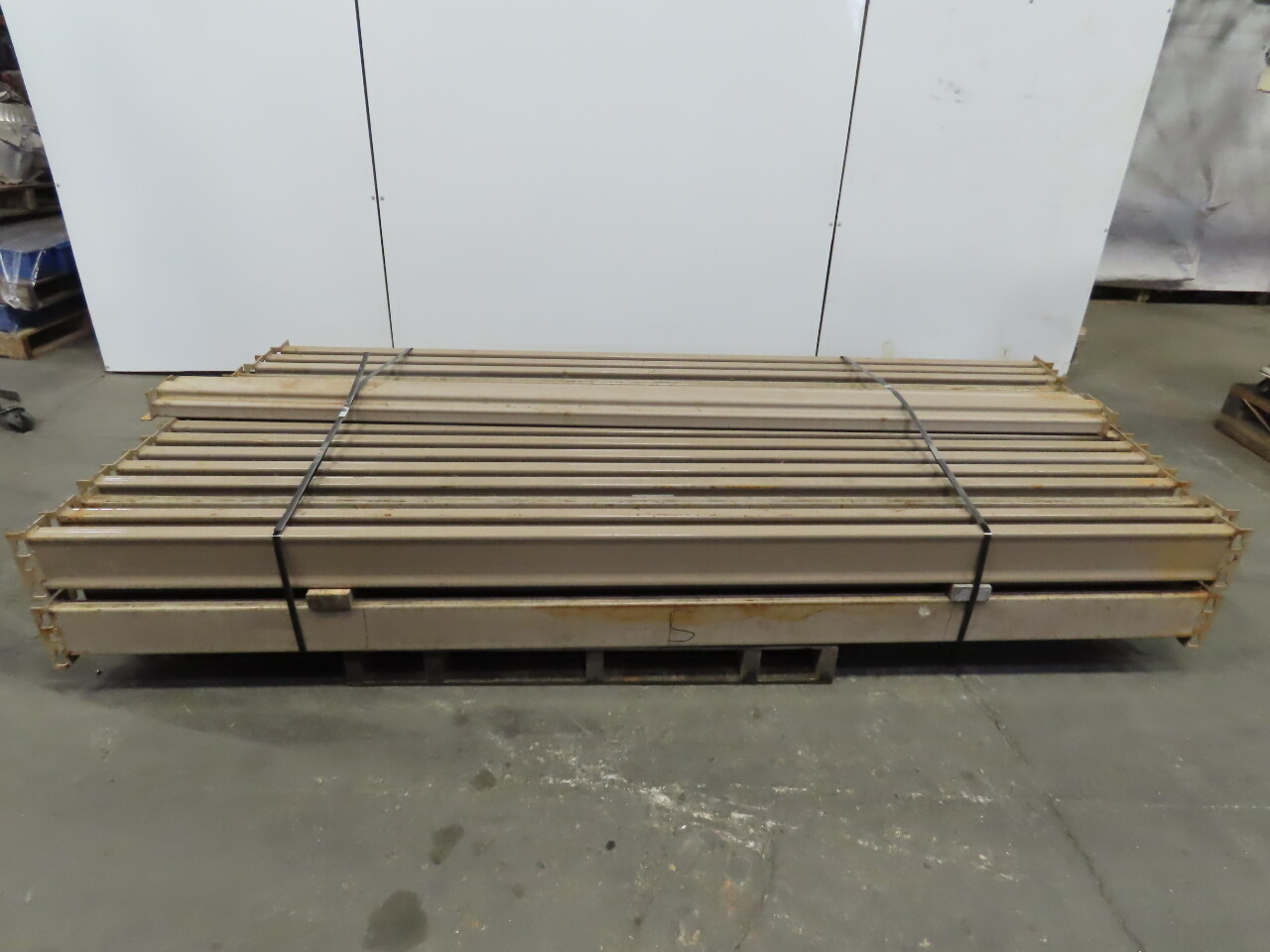 Speedrack Pallet Racking Beam Shelf 102"x 5-1/2" W/Clips & Safety Locks ...