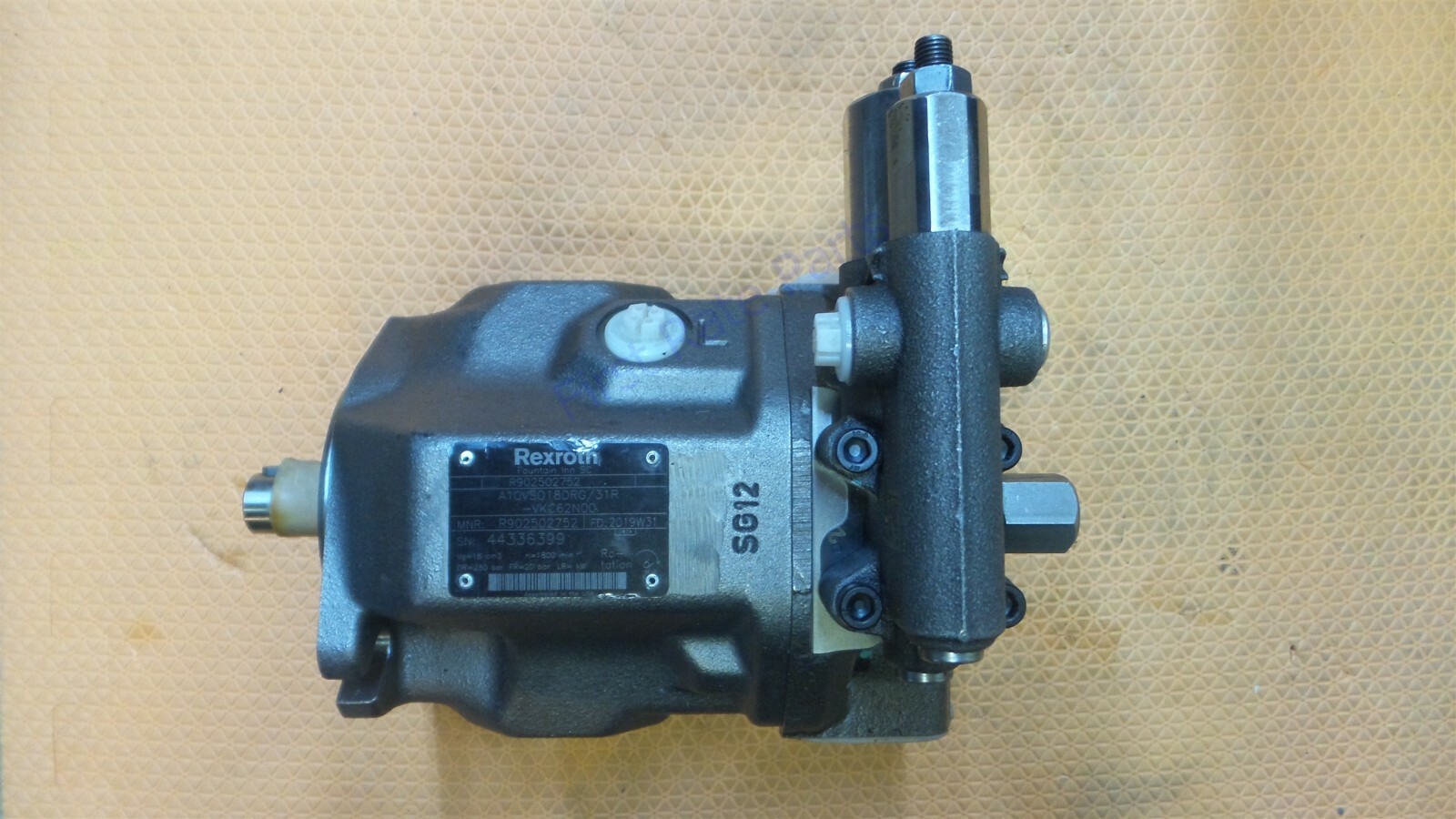 Bosch Rexroth R902502752 Variable Displacement Pump Hydraulic A10VS ...