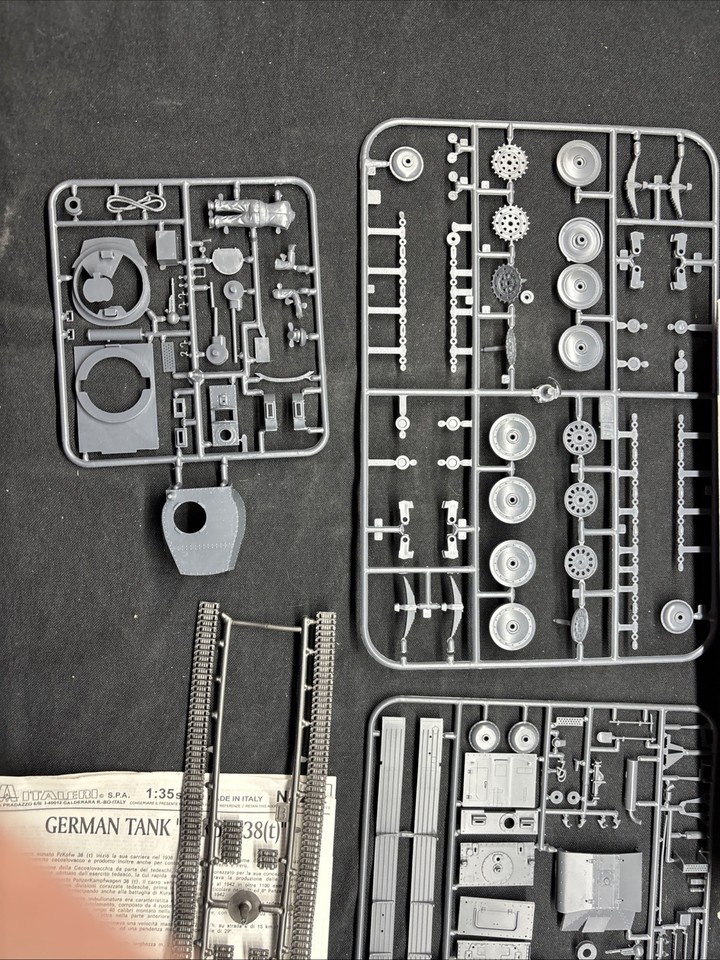 Vintage Italeri 1/35 German PZKPFW 38(t) Panzer Plastic Model Tank Kit ...