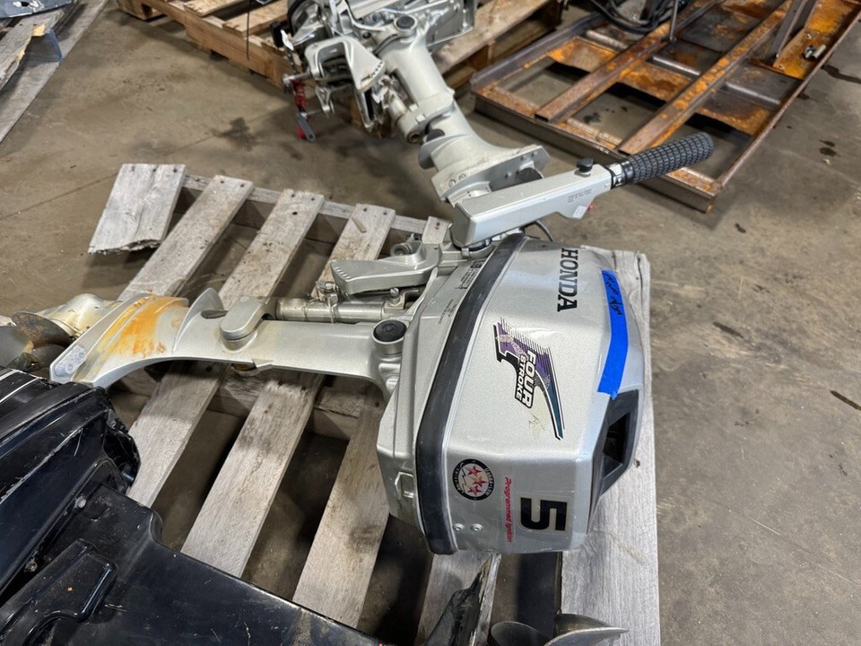 Honda BF5 hp 4-Stroke Tiller Pull Start Outboard Boat Dinghy Skiff ...