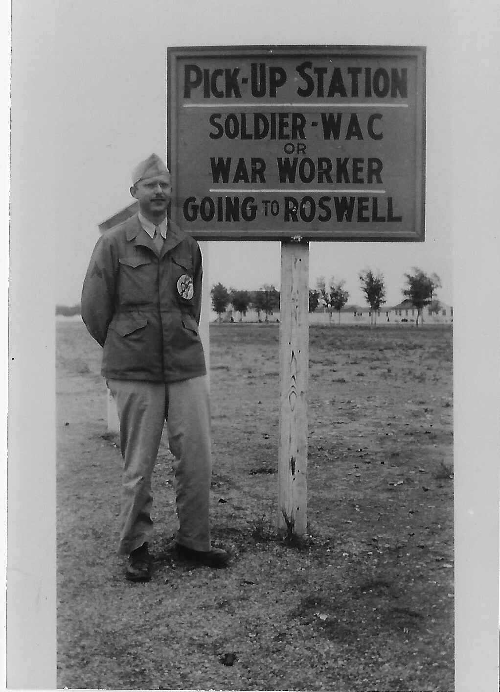 WW2 Era Photo: Pick-Up Station Soldier -WAC or War Worker Going to ...