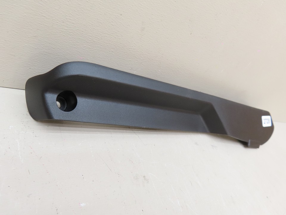2021-2023 CHEVROLET SUBURBAN FRONT RIGHT LOWER RAIL SEAT COVER OEM ...