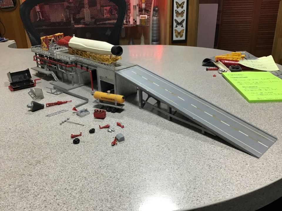 BUILT ATLANTIS ATLAS ROCKET with GANTRY 20 1/2" LONG -AURORA KIT for ...