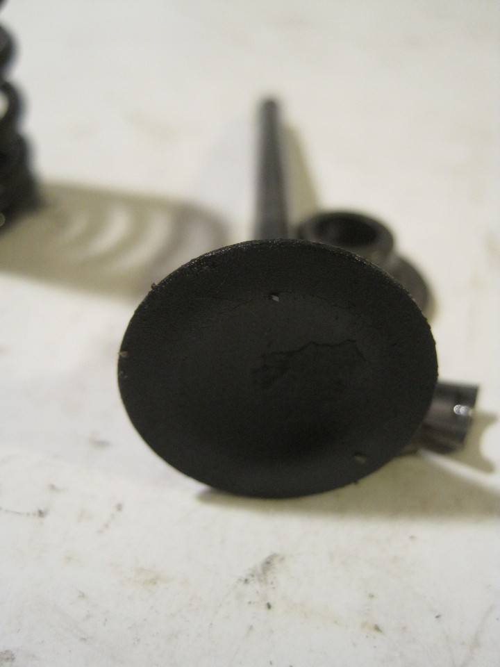 84 - 85 Honda V30 MAGNA VF500 COMPLETE intake valve assembly ...