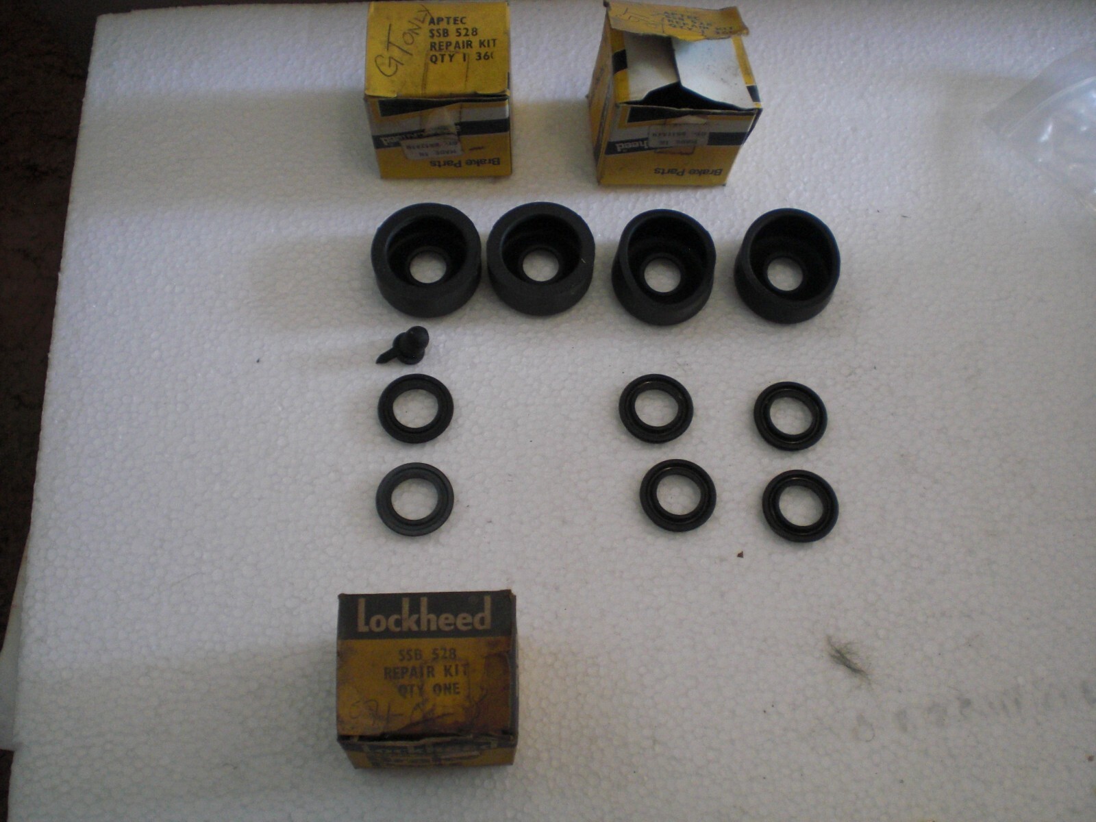 MGB-GT COUPE REAR WHEEL CYLINDER KITS 66-80 NEW OLD STOCK LOCKHEED .675 ...
