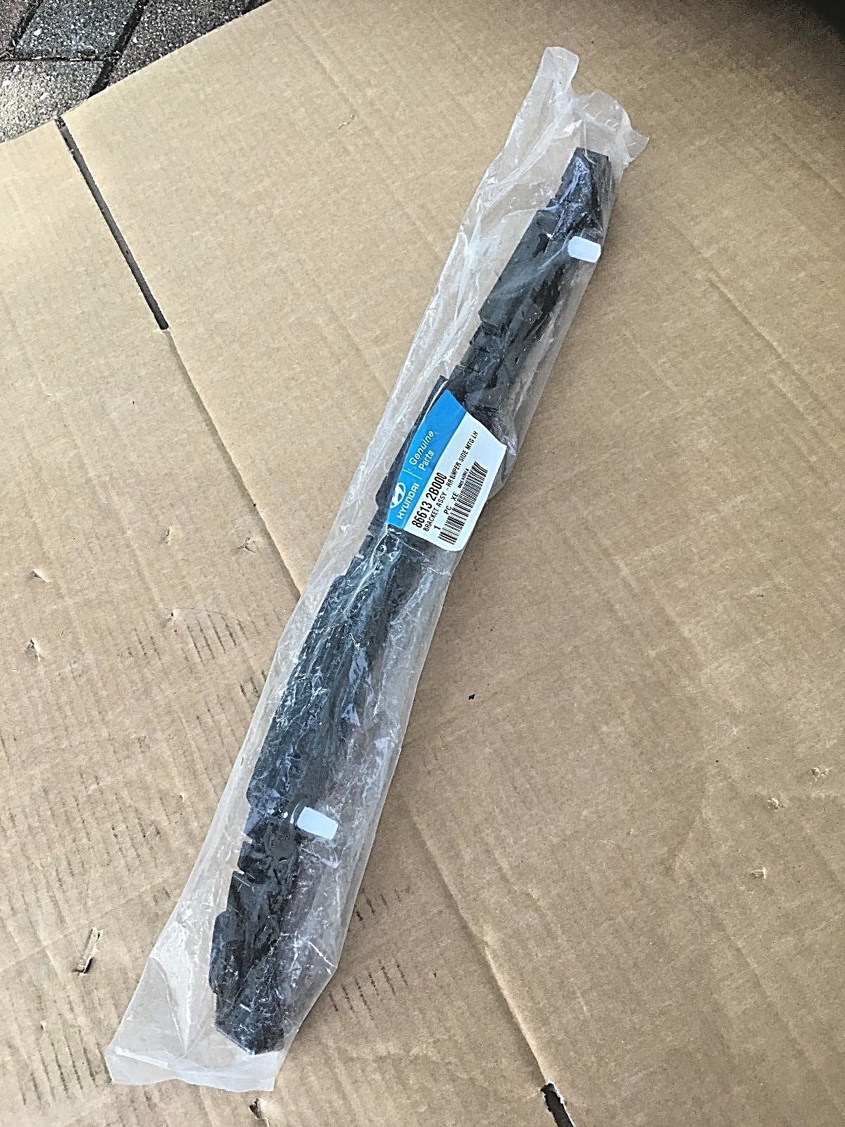 Hyundai Santa Fe Rear LH Bumper Bracket - 866132B000 **Genuine new ...