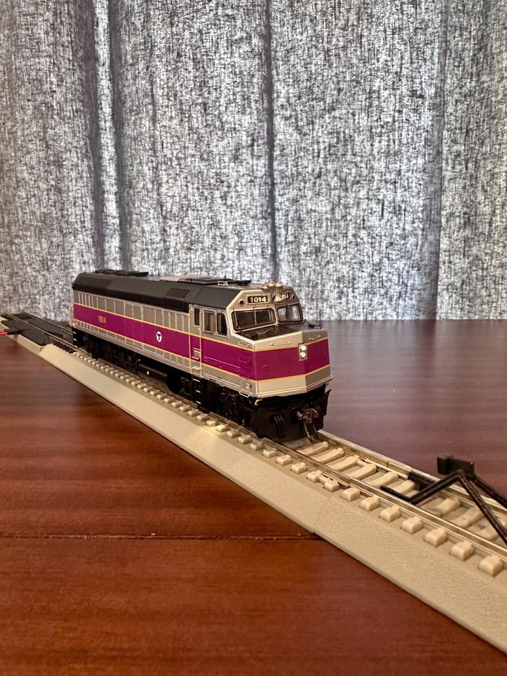 Rapido HO Rapido MBTA F40PH #1014 DCC / Sound | eBay