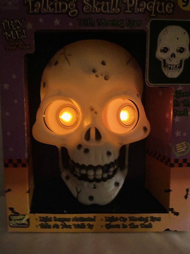 Playtronix Electronic Halloween Talking Skull Plaque Moving Eyes Glows ...