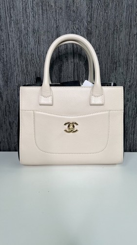 [Ebay Live] Chanel Ivory & Black GHW Neo Executive Tote | eBay
