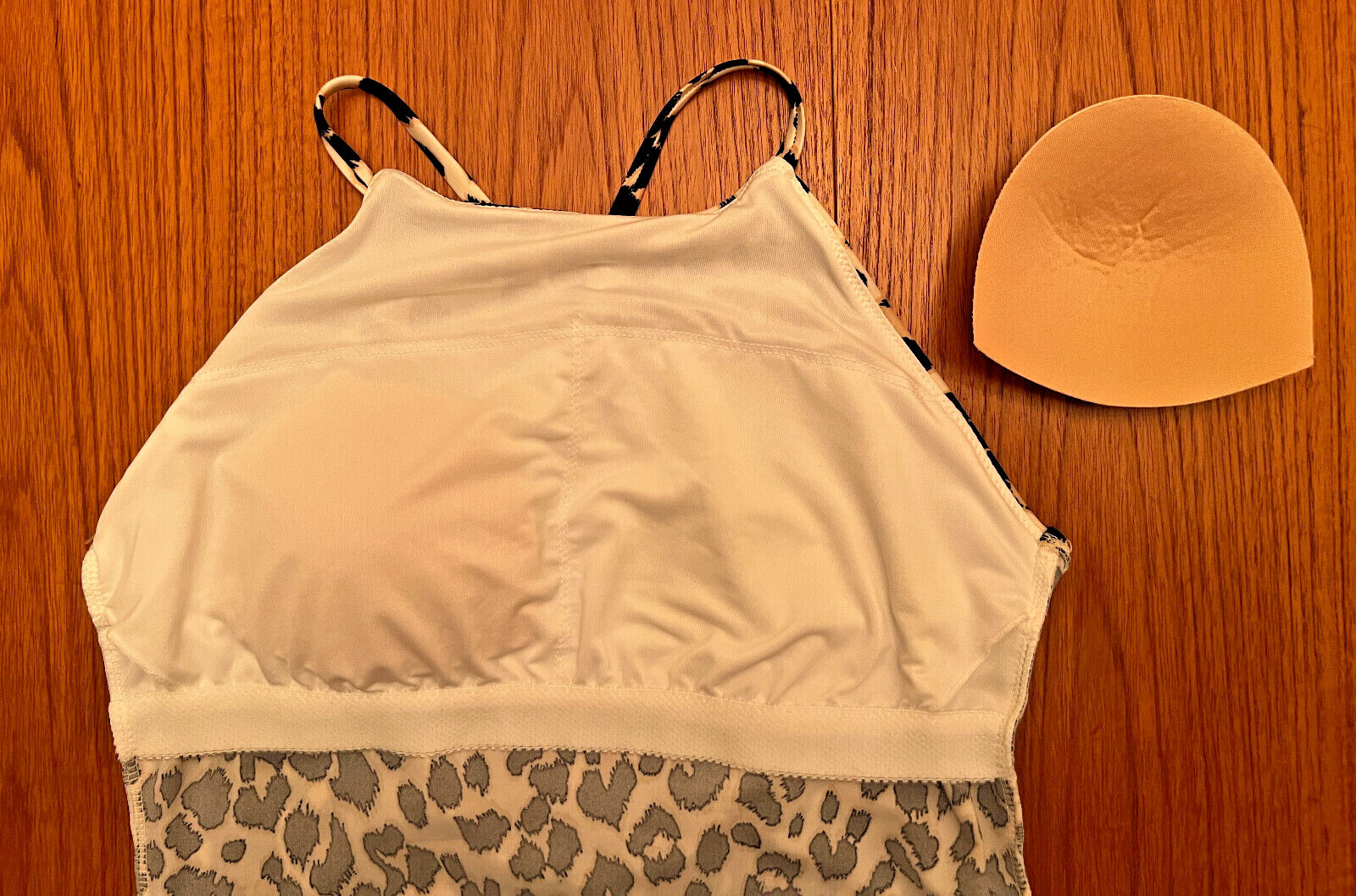 NWT Old Navy Woman s Hi Neck Cheetah Print Tankini Top W Bra Size S nwt-old-navy-woman-s-hi-neck-cheetah-print-tankini-top-w-bra-size-s