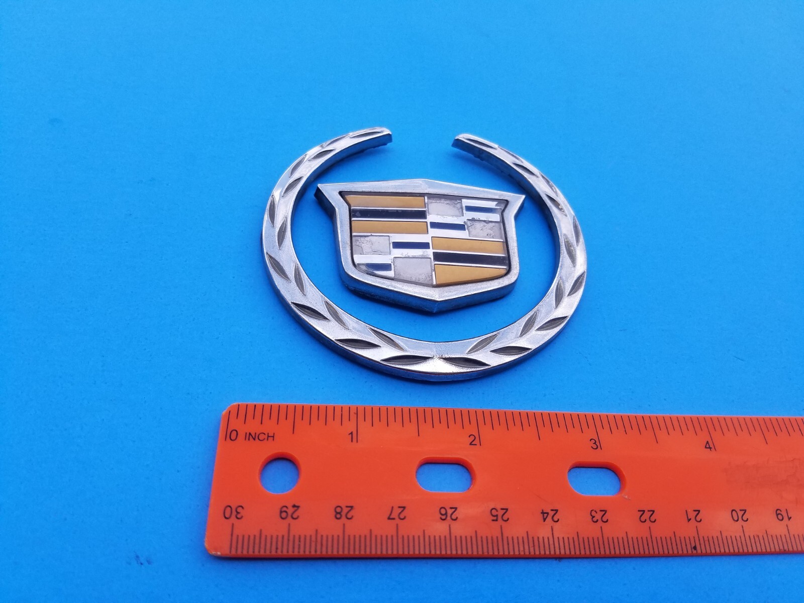 04 05 06 07 08 09 CADILLAC SRX REAR LID CHROME EMBLEM LOGO BADGE SYMBOL ...