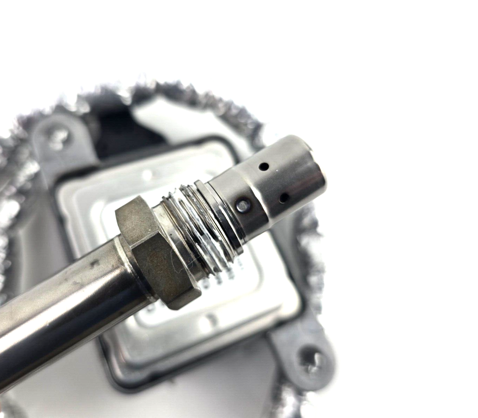 Genuine Cummins NOx Nitrogen Oxide Sensor 2894941 3687334RX | eBay