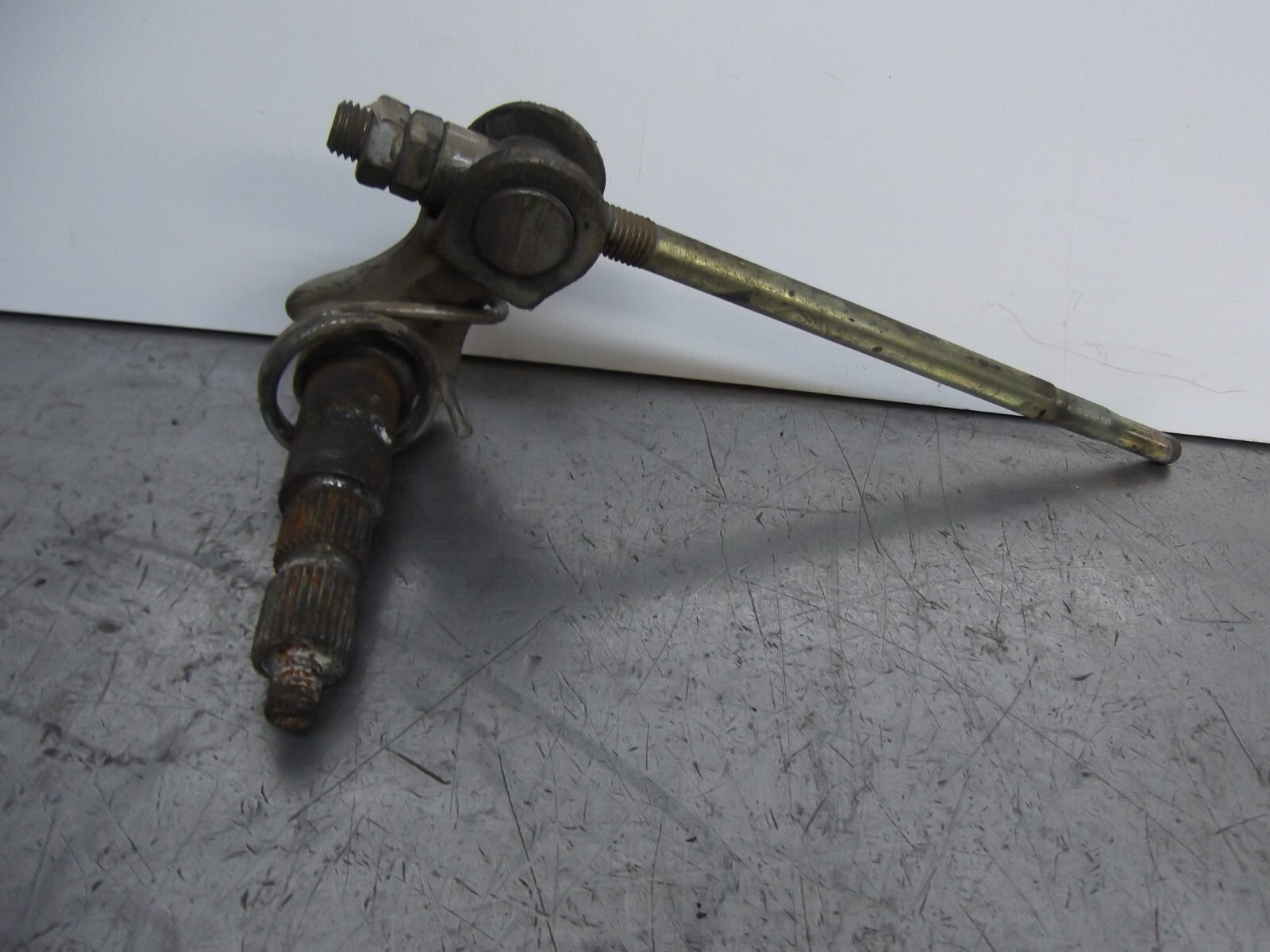 KAWASAKI Z650 REAR BRAKE PIVOT + PLUNGER | Grelly UK