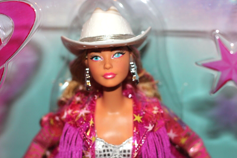 FASHION FRONTIER SIGNATURE BARBIE DOLL BRAND NEW WITH SHIPPER MATTEL ...