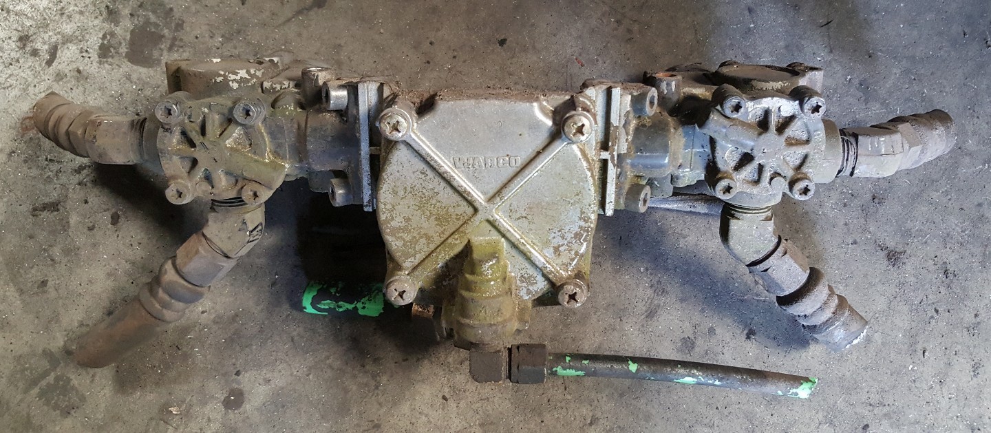 Wabco HALDEX Brake Relay Valves Assy 9730110230 4721950790 4721950780 ...