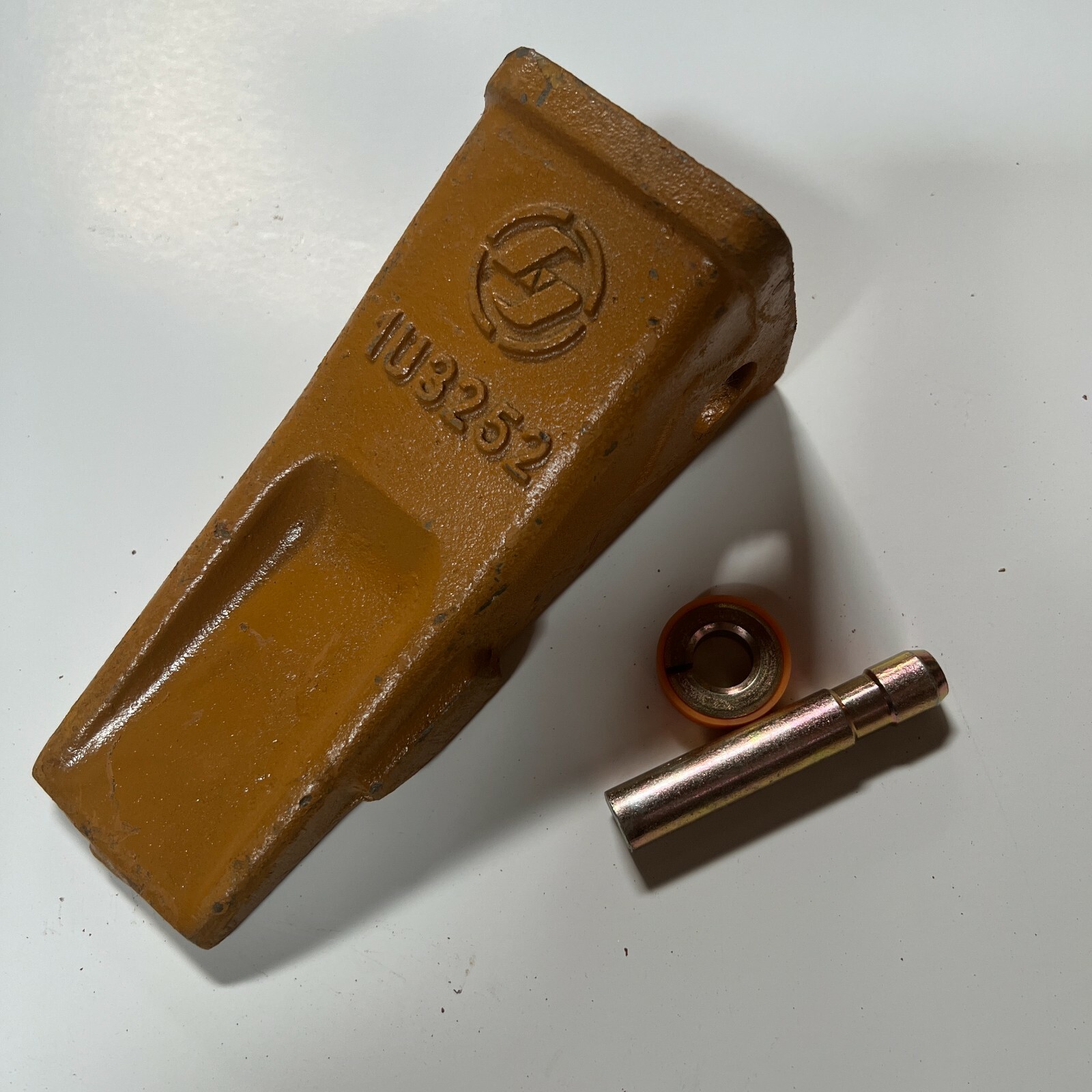 1 PK 1U3252 1U-3252 Bucket Tooth & 9J2258 Pins, 8E6259 retainer fits ...