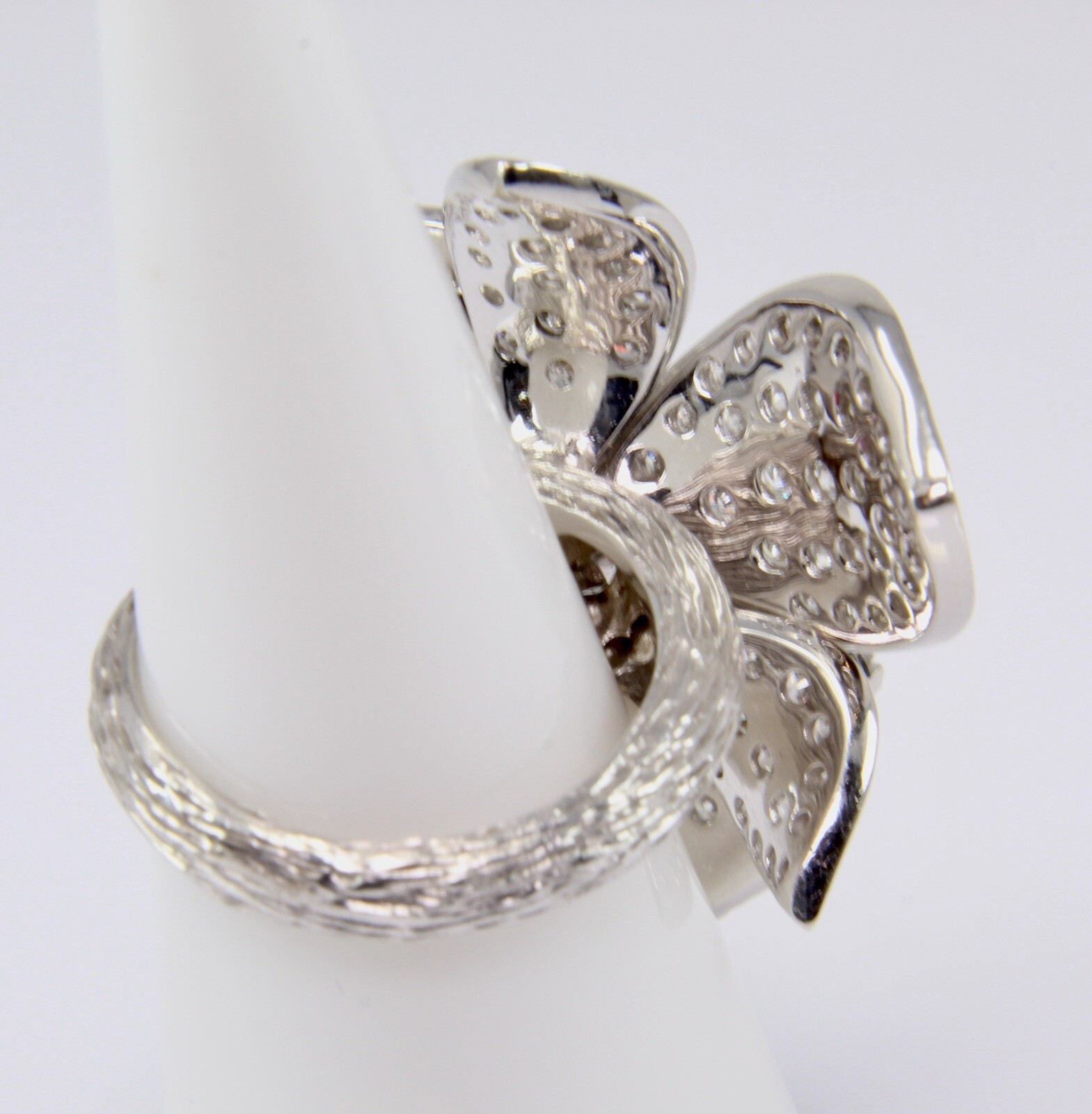 Orianne Collins 18k White Gold Tremblant Leaf Natural Diamond Ring F-G ...