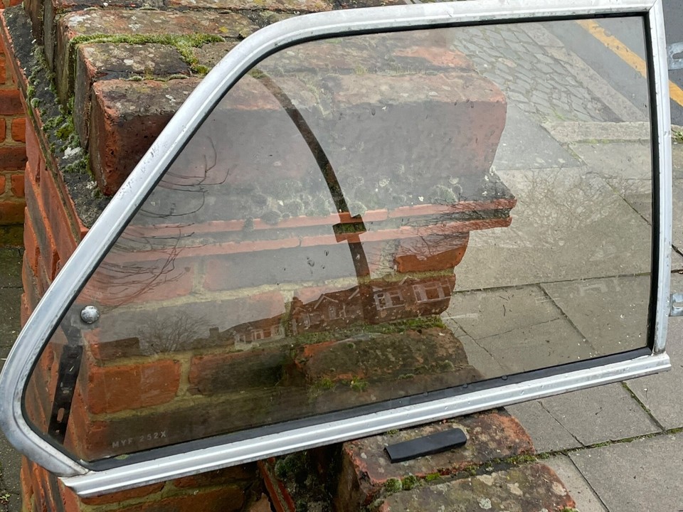 BMW E21 REAR QUARTER OPENING WINDOW RARE & GENUINE | eBay UK