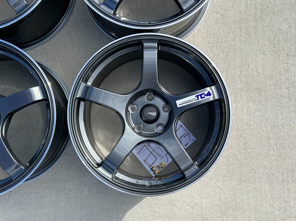 ADVAN TC4 REPS SET OF 4 18x8.5J 5x114.3 ET35 Gunmetal/Machined lip FLOW ...