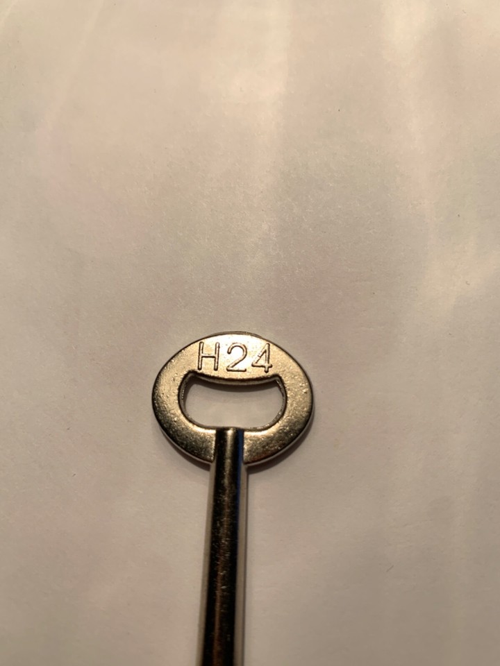 Defender Security E 2293-B Diecast Vintage Lock Bit Key with H-24 Key ...