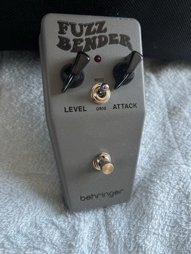 Behringer Fuzz Bender Vintage 60s Style Fuzz Buzz Pedal | eBay