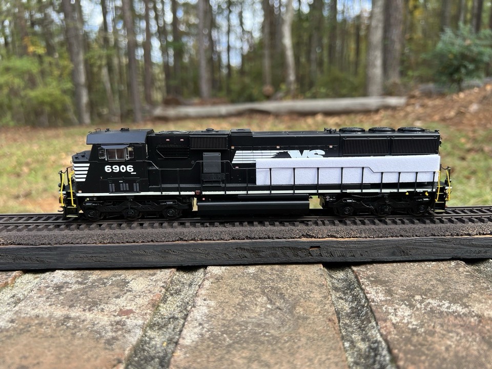 Athearn Genesis HO Scale Norfolk Southern SD60E With ESU Loksound ...