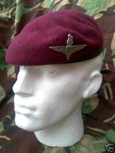 Surplus/ Equipment Para Beret Parachute Regiment & Cap Badge Small ...