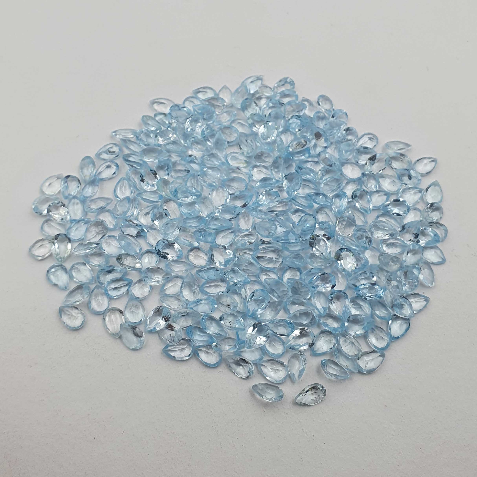 Naturale Topazio Blu Cielo Taglio a Pera Sfuso Gemma Lotto 63 Pezzi 4 6 ...